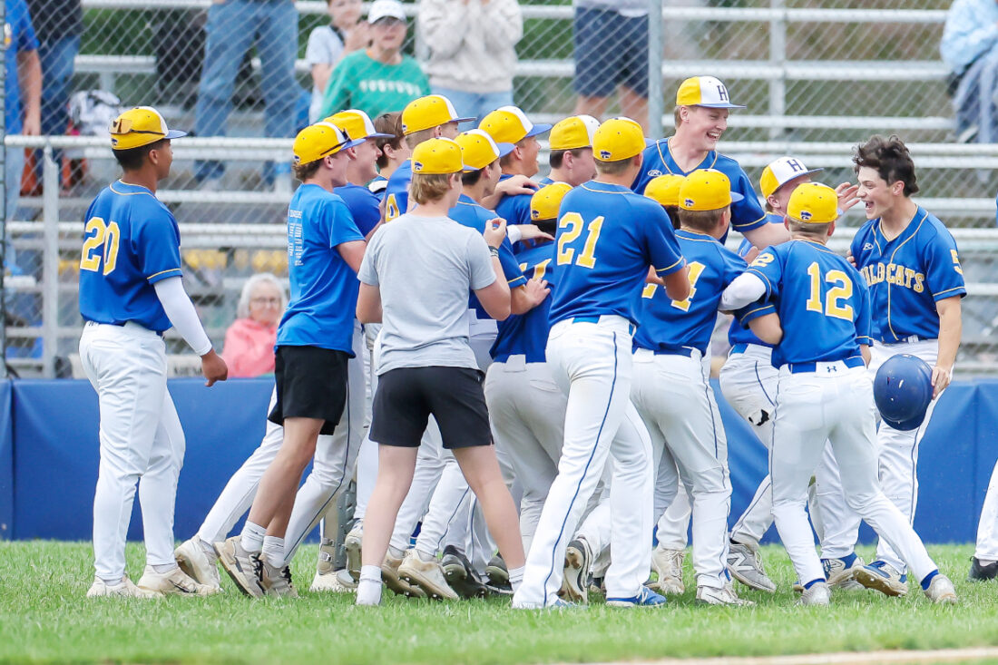 Humboldt flexes its muscles vs. Gaels | News, Sports, Jobs - Messenger News